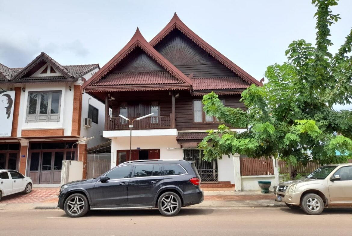ID: 4573 - Lao contemporary house behind Thatlouang for sale - RentsBuy